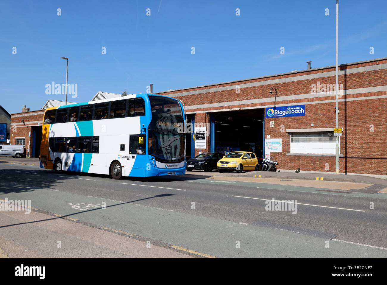Bus spotting enthusiasts hi-res stock photography and images - Alamy