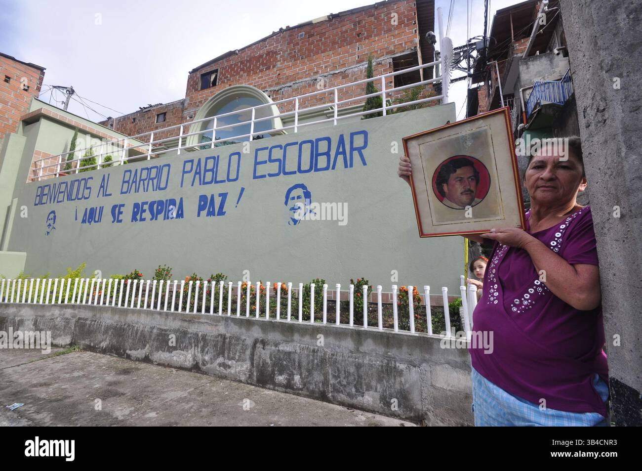 Pablo escobar dead hi-res stock photography and images - Alamy