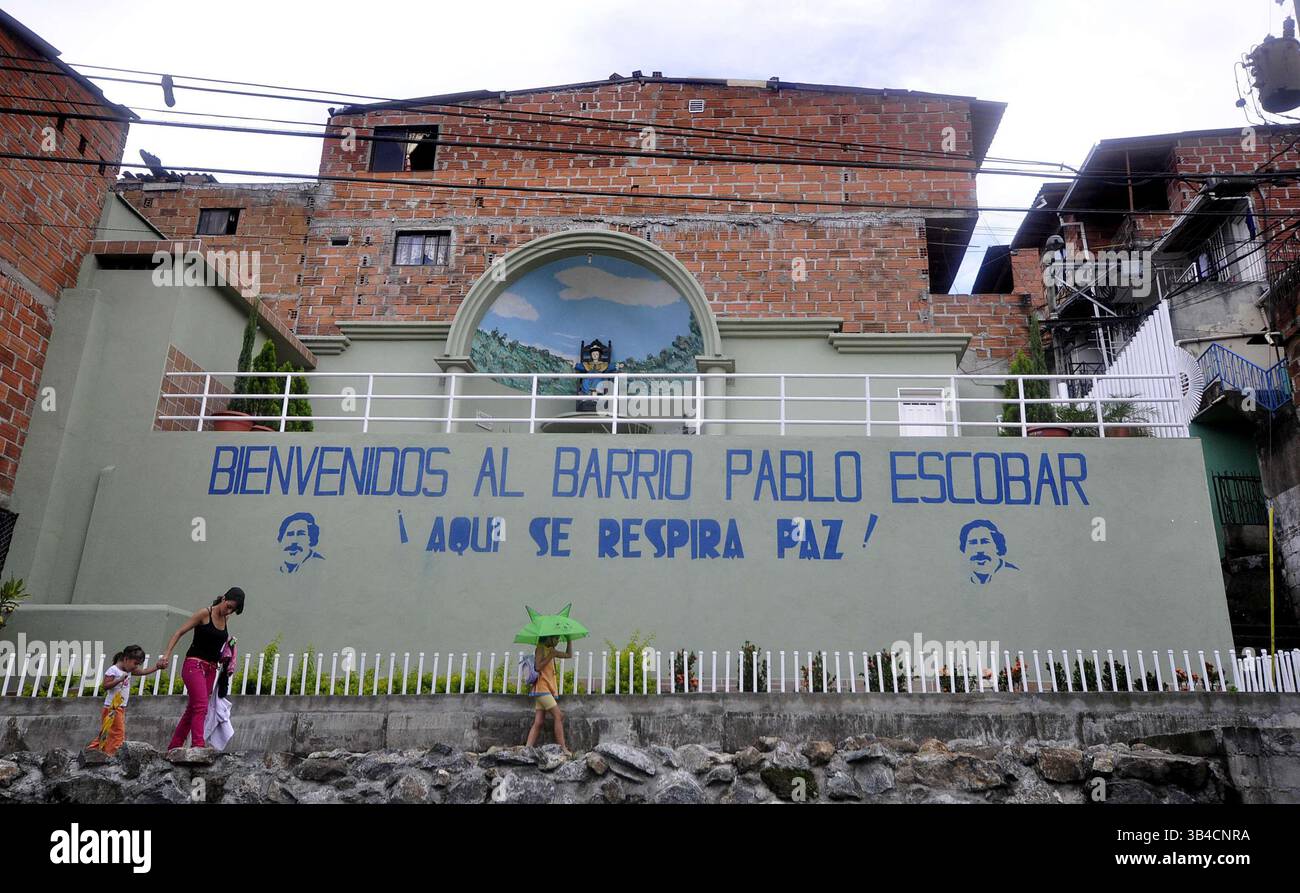 Pablo escobar dead hi-res stock photography and images - Alamy