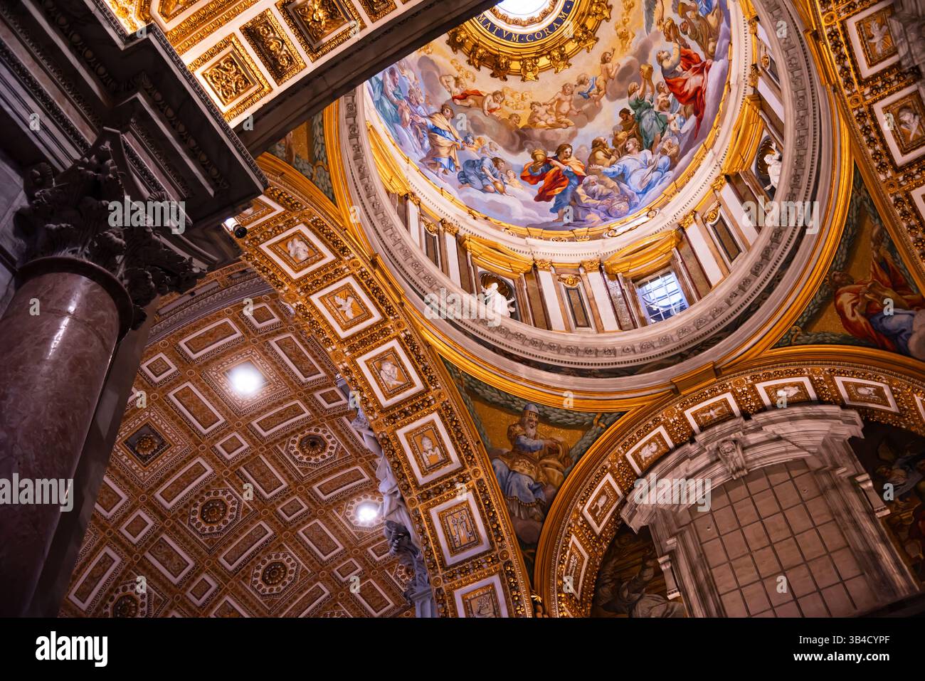 Interior st peters pope hi-res stock photography and images - Alamy