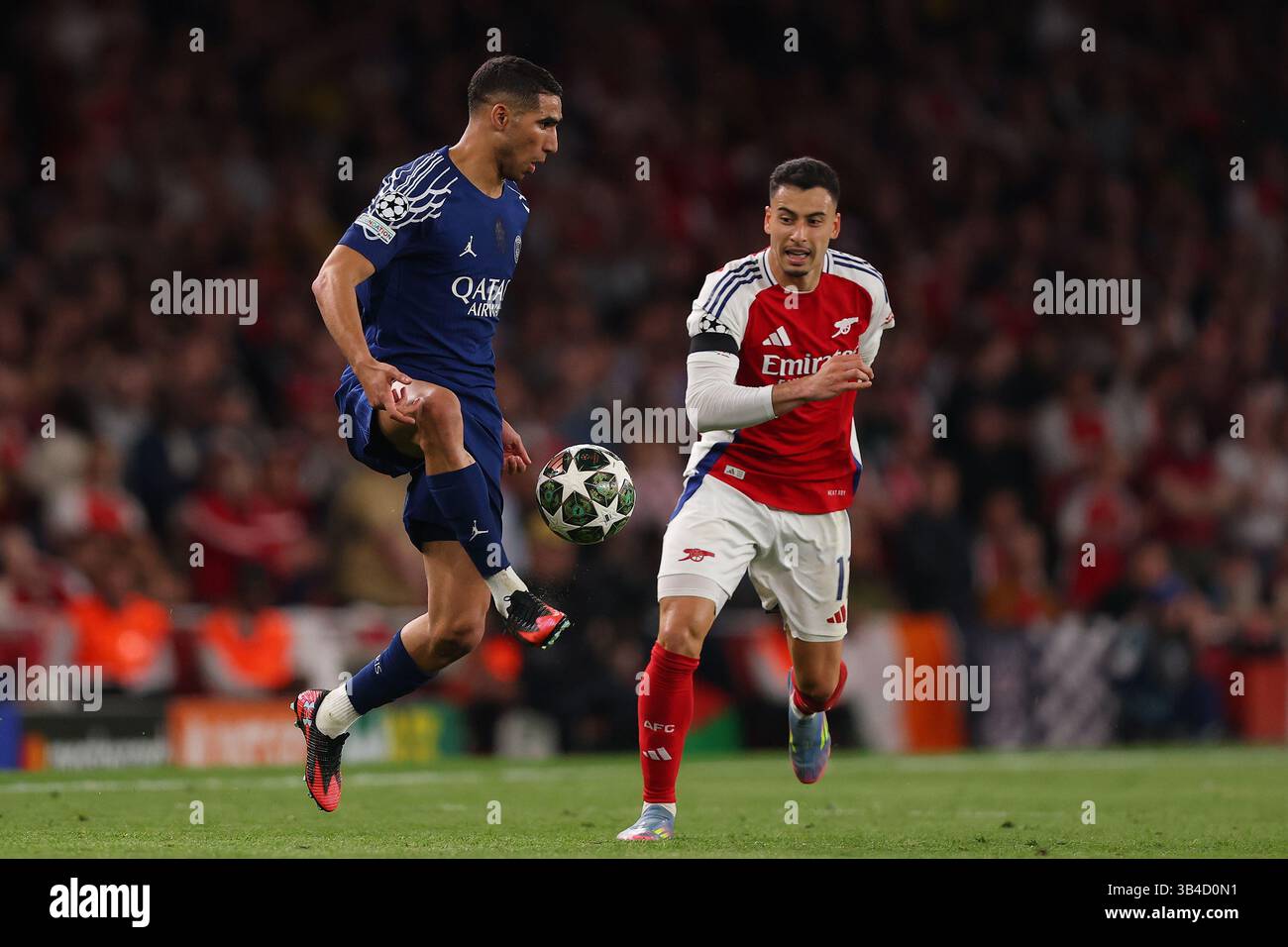 Achraf Hakimi of Paris Saint-Germain and Gabriel Martinelli of Arsenal ...