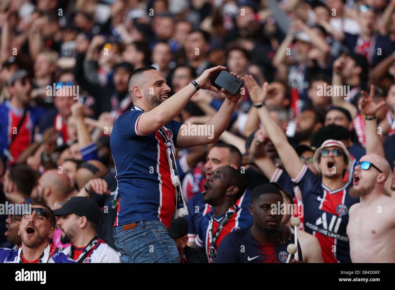 Paris Saint-Germain fans - Arsenal v PSG, UEFA Champions League Semi ...