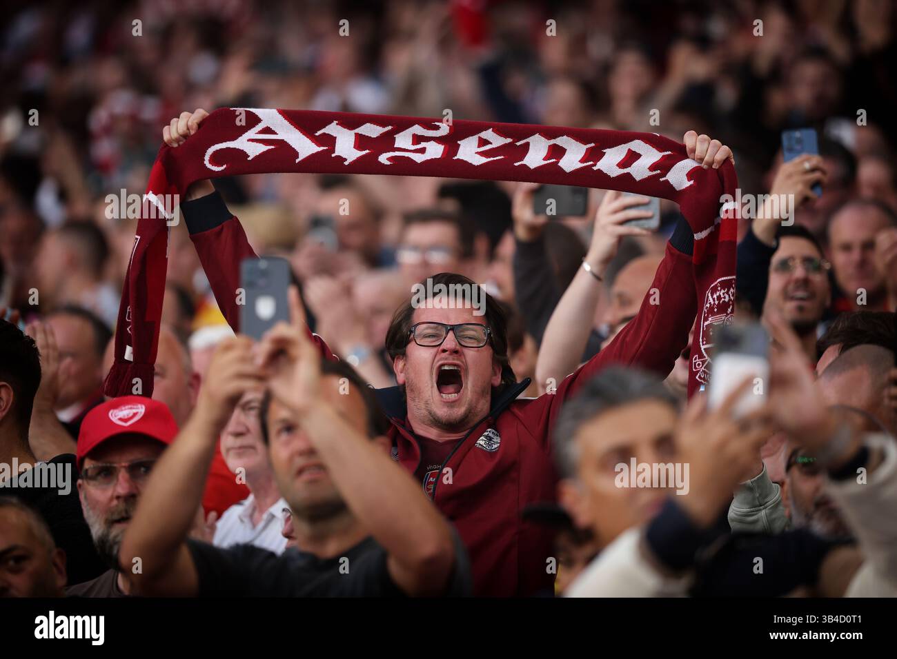 Arsenal fan - Arsenal v PSG, UEFA Champions League Semi Final 1st Leg ...