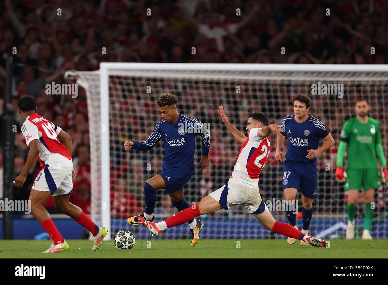 Desire Doue of Paris Saint-Germain and Mikel Merino of Arsenal ...