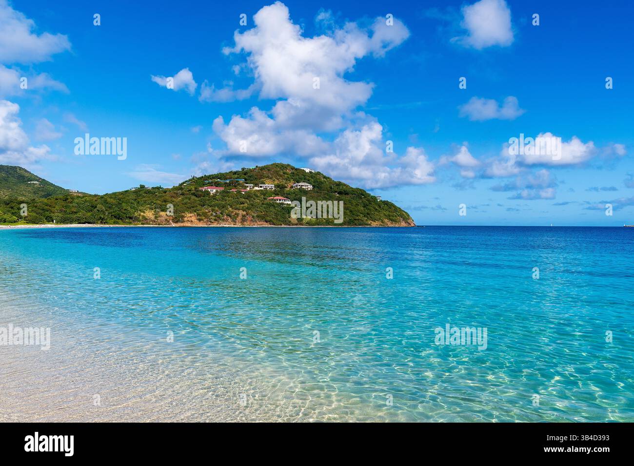The clear blue waters, blue sky, golden sands, at Long Bay Beach, Beef ...