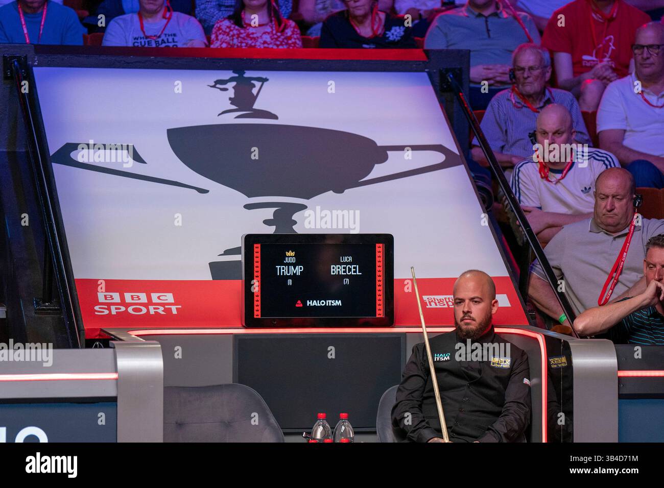 Sheffield, UK. 30th Apr, 2025. Luca Brecel during the 2025 Halo World ...