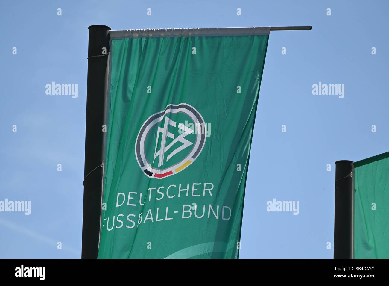 Die Fahne mit Logo und Schriftzug Deutscher Fussball Bund DFB weht im ...
