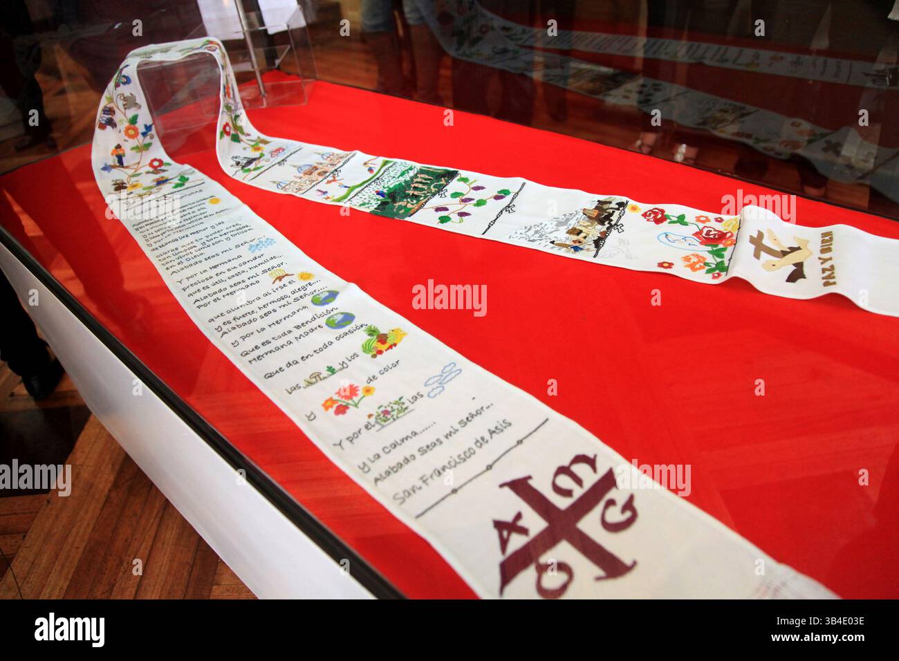 Vestimenta de ceremonia hi-res stock photography and images - Alamy