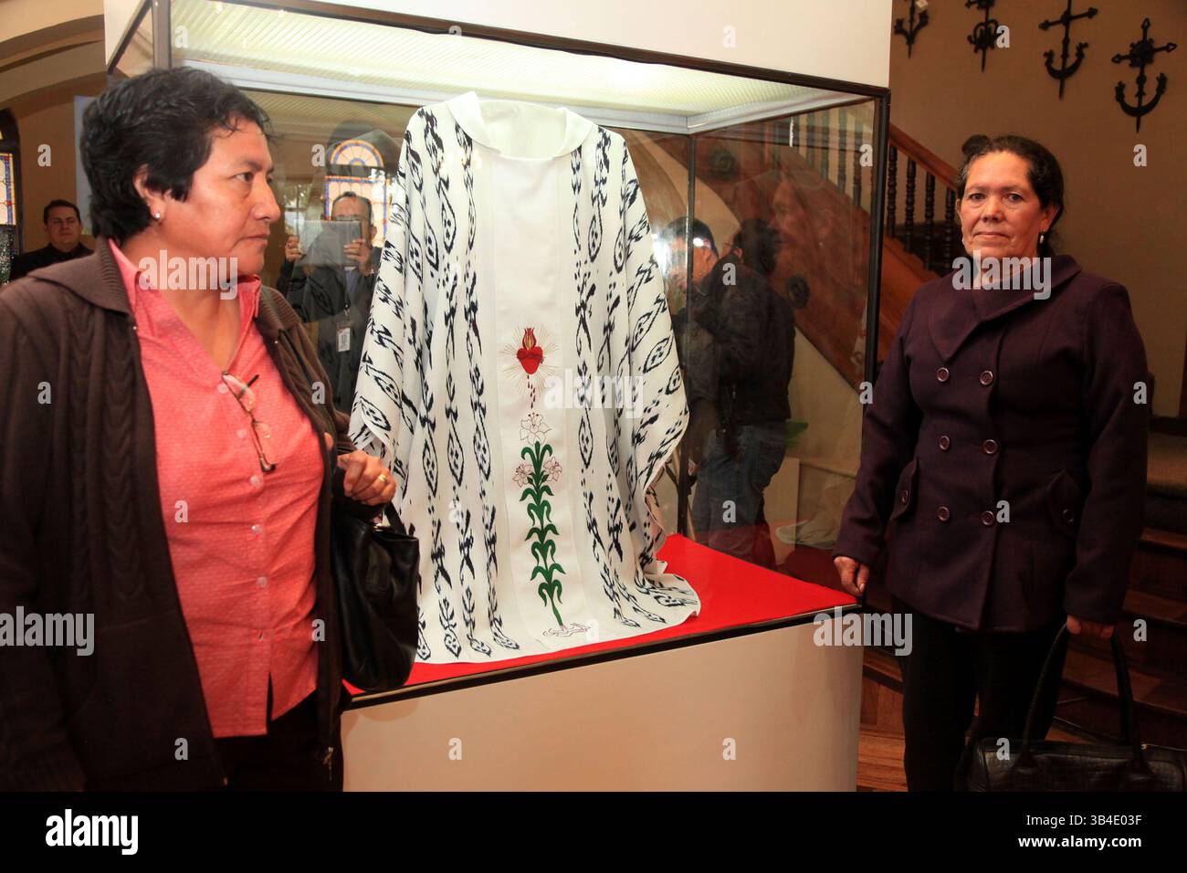 Vestimenta de ceremonia hi-res stock photography and images - Alamy