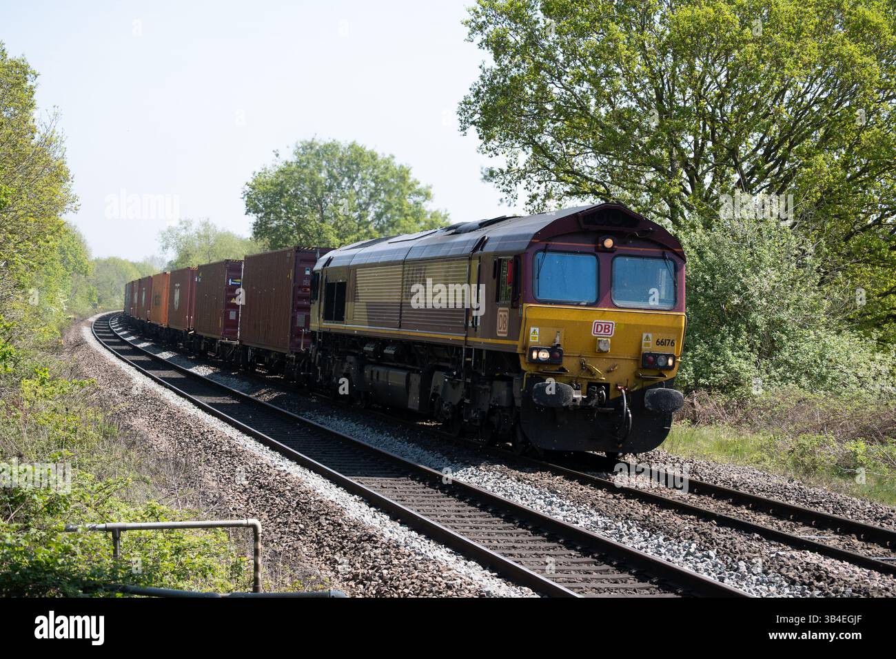 DB class 66 diesel locomotive No. 66176 pulling a freightliner train at ...