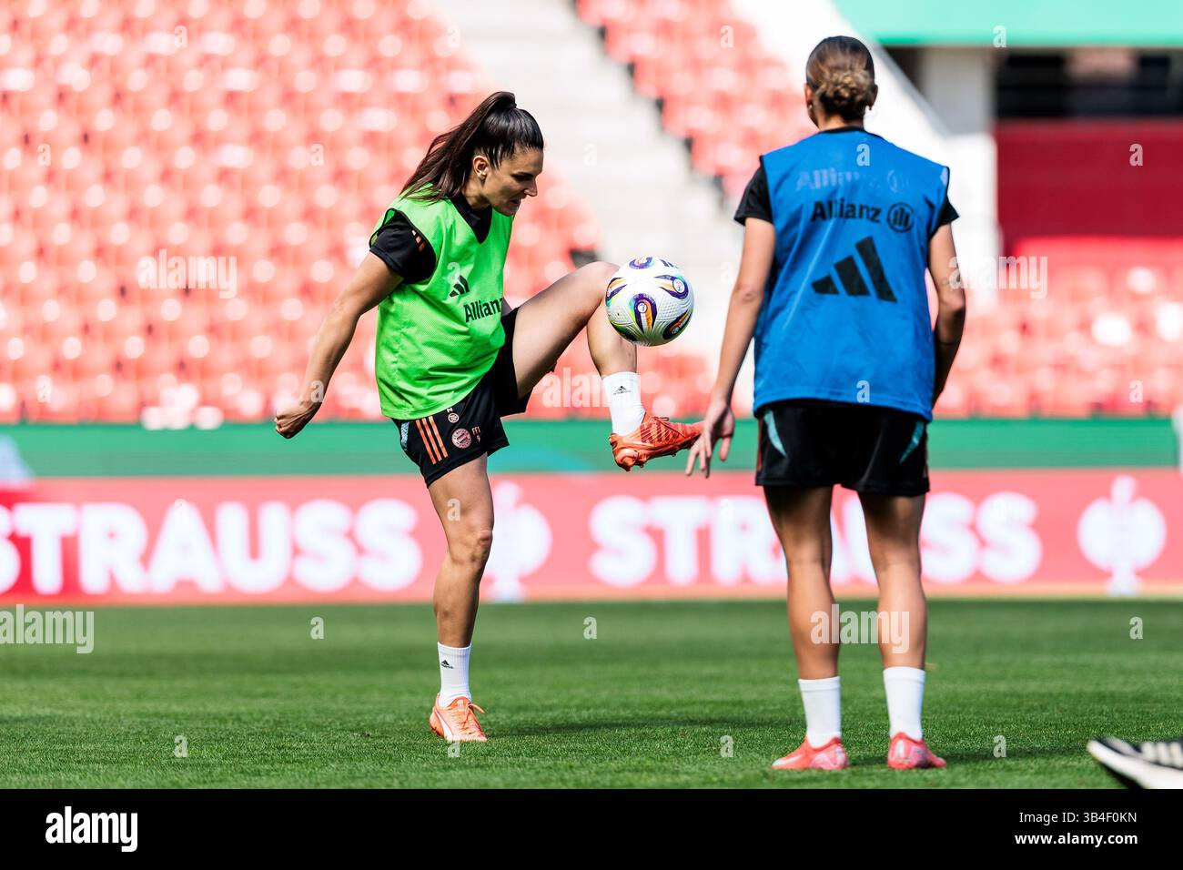 Jovana Damnjanovic (FC Bayern M?nchen, 9) am Ball 45. DFB-Pokal Finale der Frauen: FC Bayern M ...