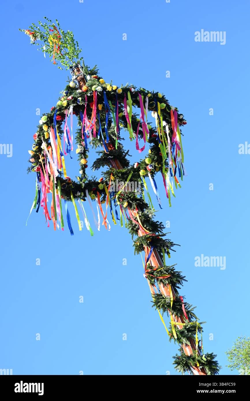 Leer, Germany. 30th Apr, 2025. According to East Frisian tradition, the ...