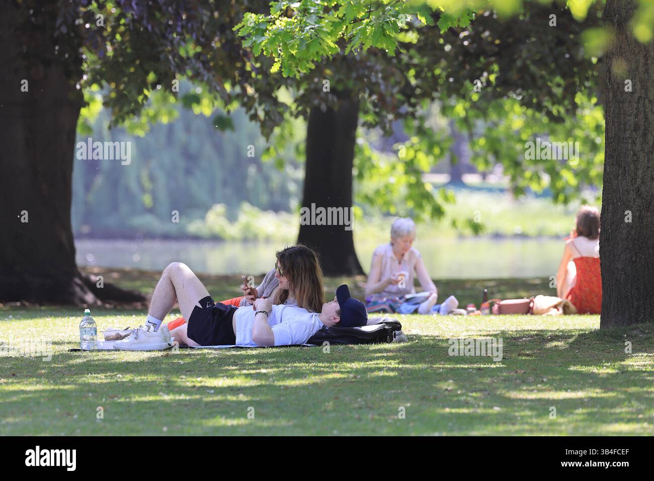 Unusually hot weather for April in St james Park, central London, UK ...