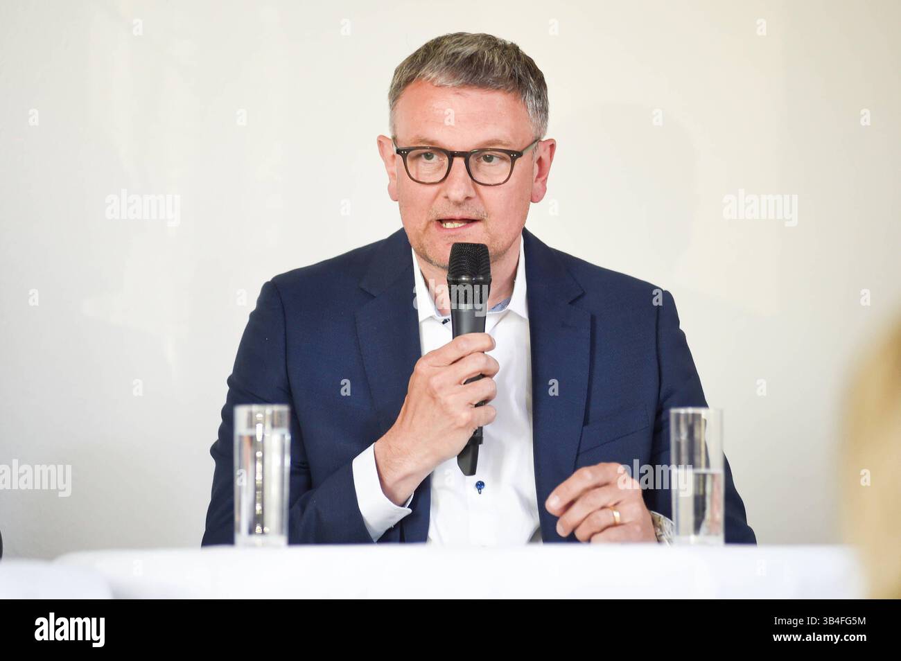 Die Podiumsdiskussion über den deutschen Stahlbau und der deutschen ...