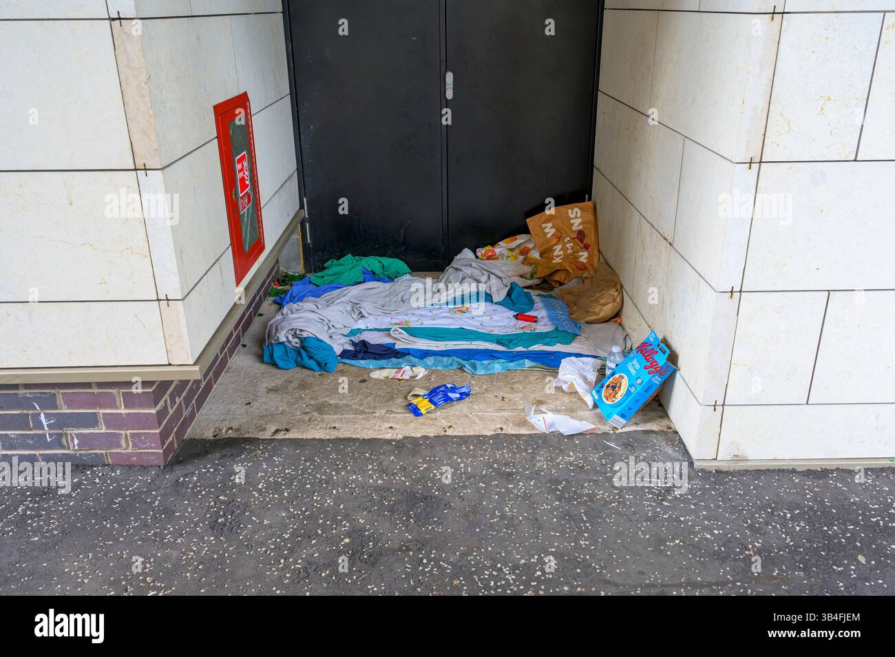 Homeless persons bedding in a doorway on a Glasgow city centre street ...