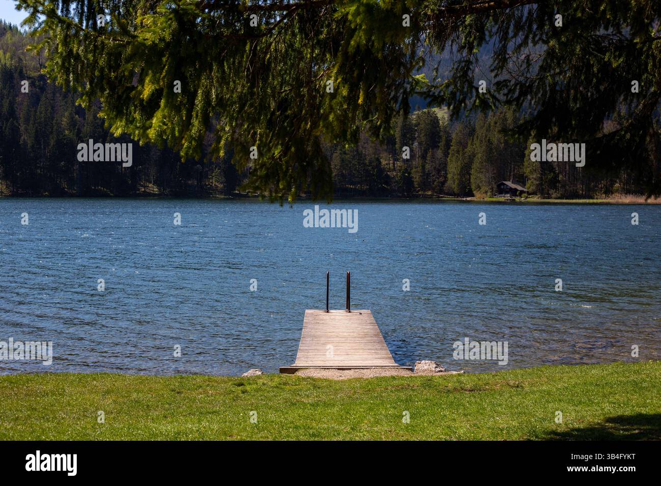 Der Spitzingsee ist ein Bergsee in den Alpen im Süden Bayerns. Der See ...