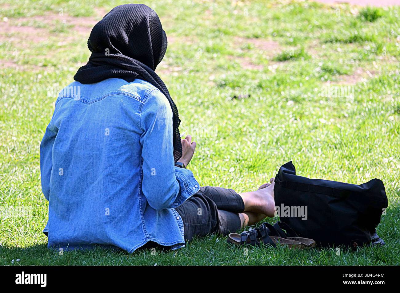 Glasgow, Scotland, UK. 30th April, 2025. UK Weather: Hot west end as ...
