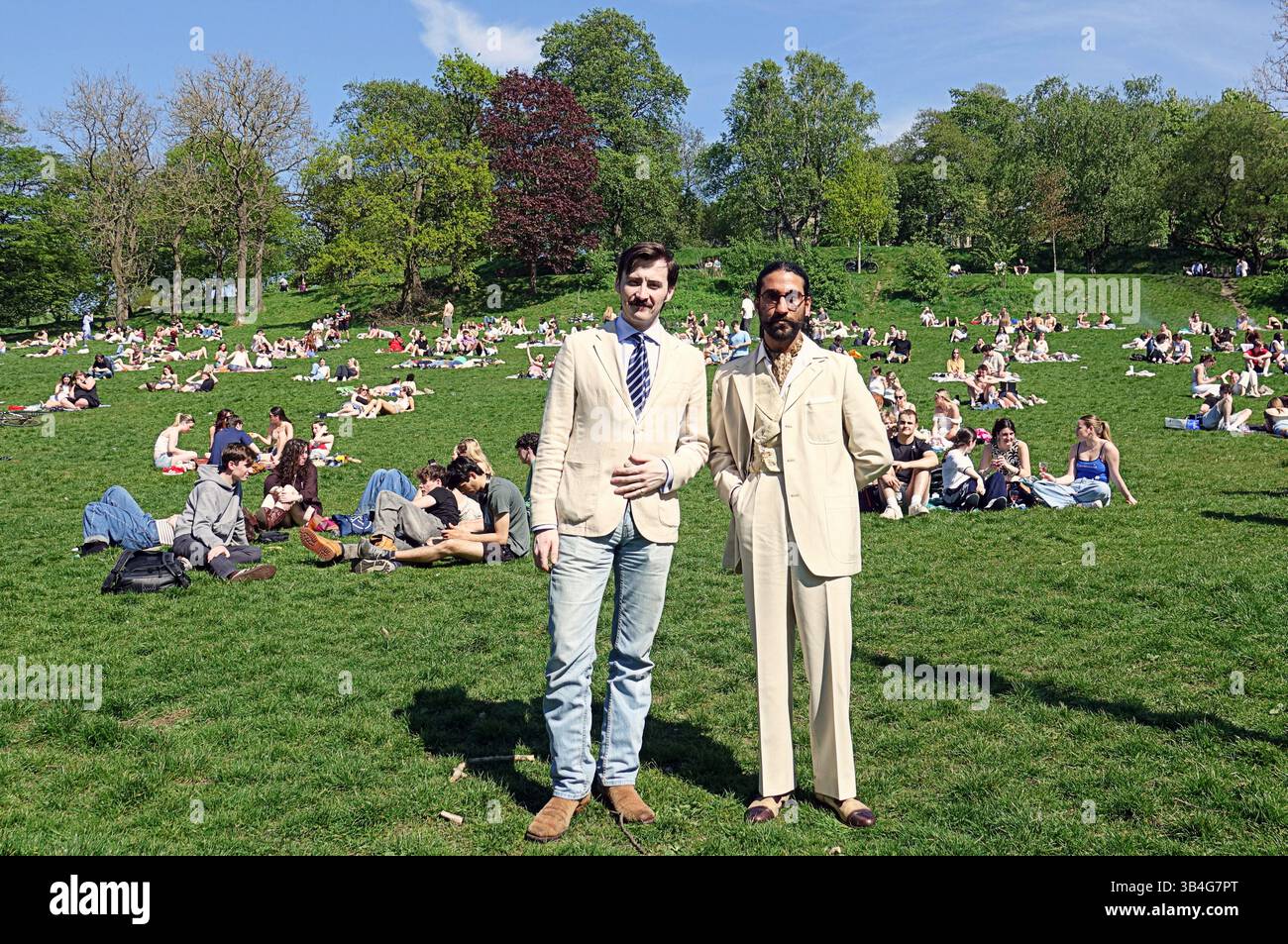 Glasgow, Scotland, UK. 30th April, 2025. UK Weather: Hot west end as ...