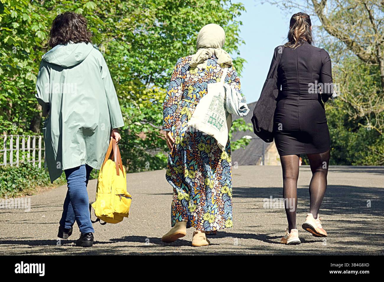 Glasgow, Scotland, UK. 30th April, 2025. UK Weather: Hot west end as ...