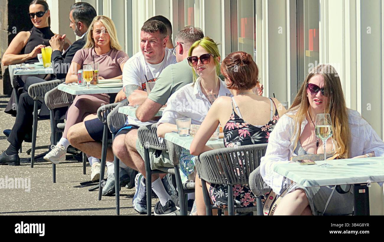 Glasgow, Scotland, UK. 30th April, 2025. UK Weather: Hot west end as ...