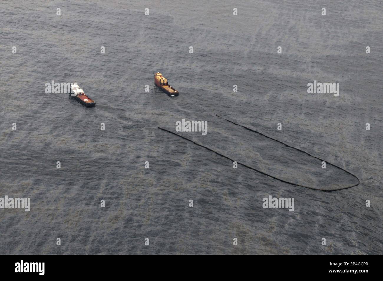 May 9, 2010 - Gulf Of Mexico, LA, United States of America - Clean up ...