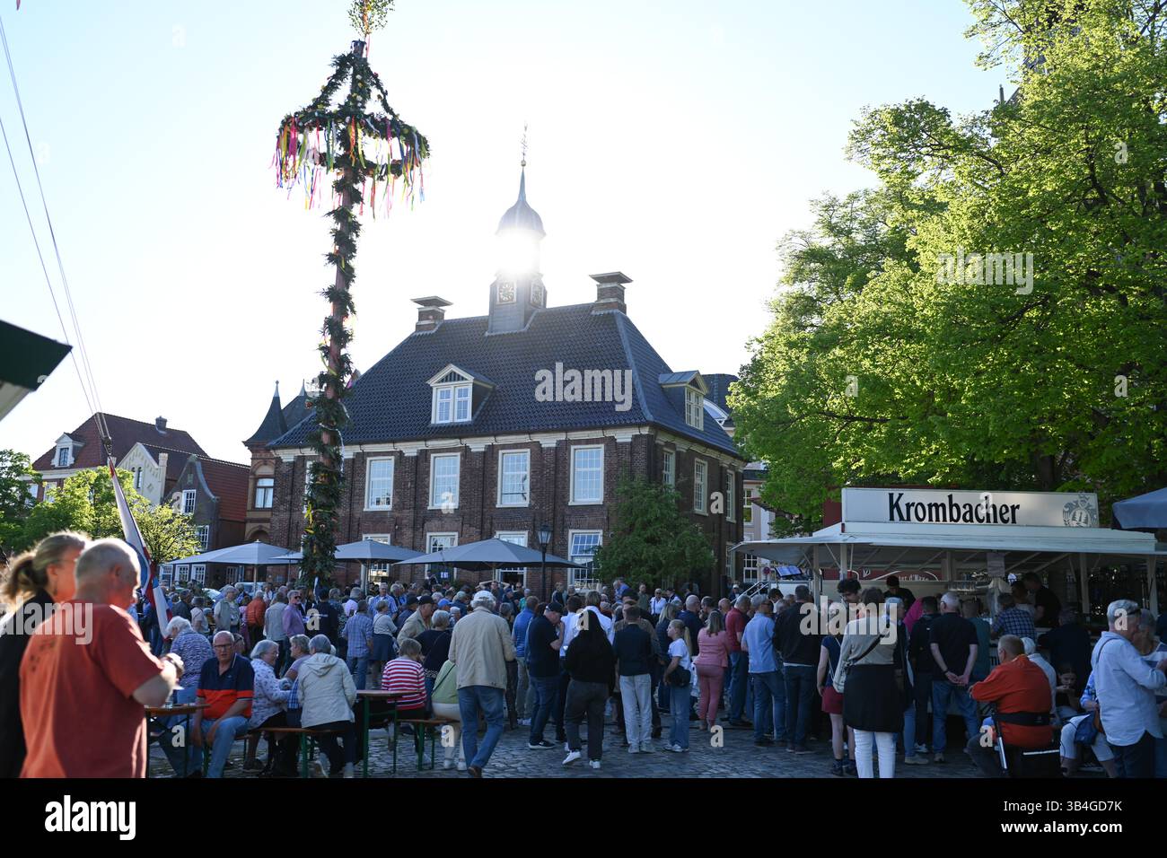 Leer, Germany. 30th Apr, 2025. In keeping with East Frisian tradition ...