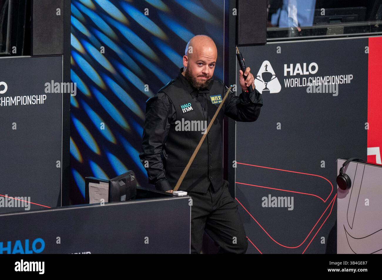 Sheffield, UK. 30th Apr, 2025. Luca Brecel during the 2025 Halo World ...
