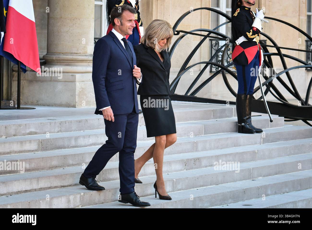 Paris, France. 30th Apr, 2025. French President Emmanuel Macron arrives ...