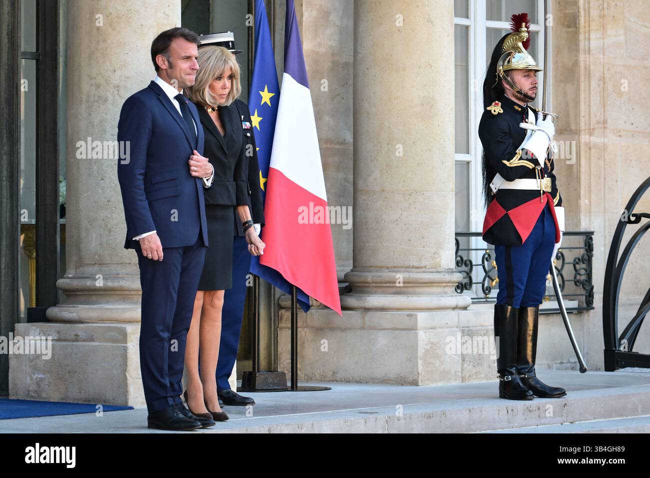Paris, France. 30th Apr, 2025. French President Emmanuel Macron arrives ...