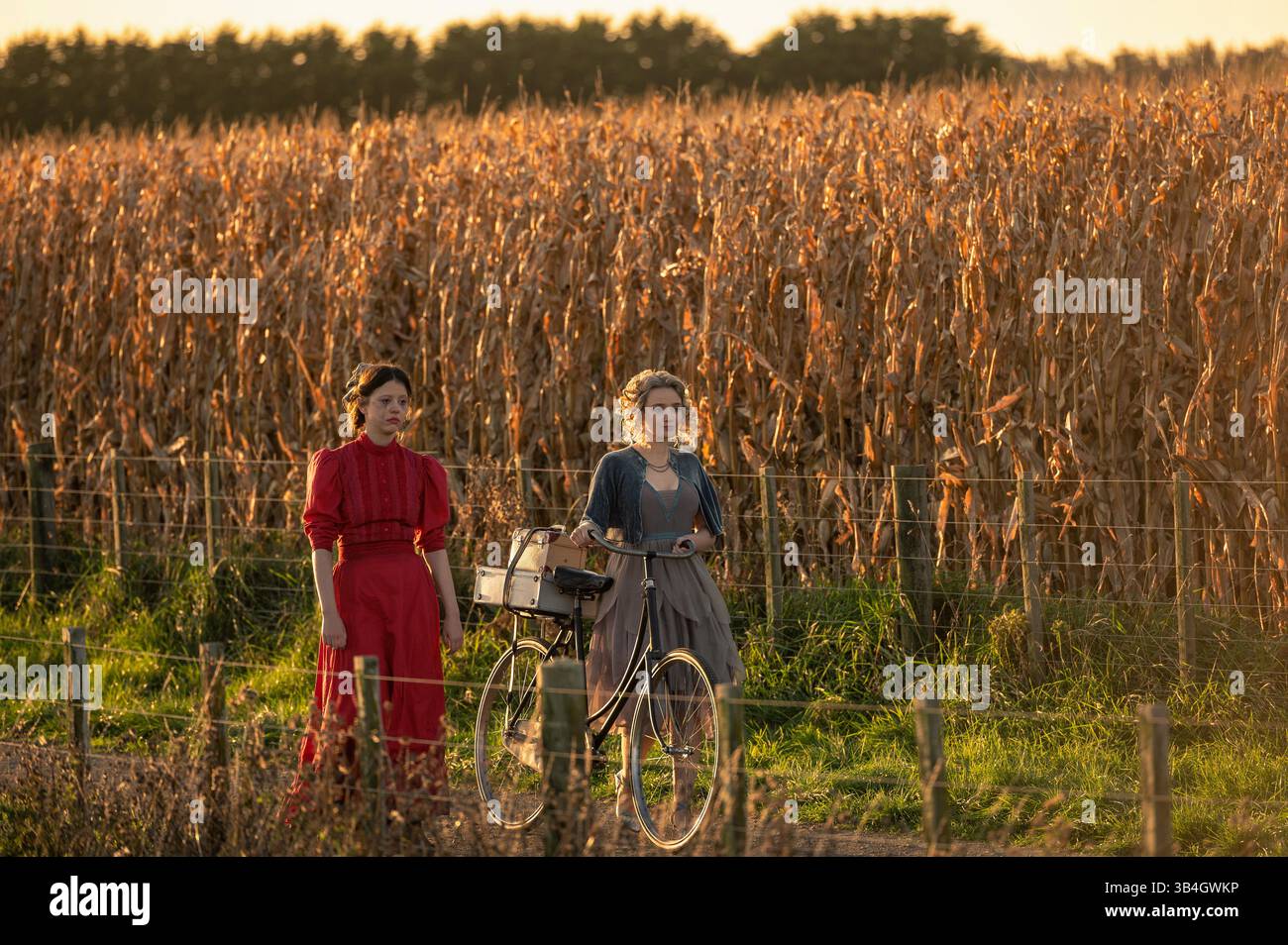 Mia Goth, Emma Jenkins-Purro, "Pearl" (2022 Stock Photo - Alamy