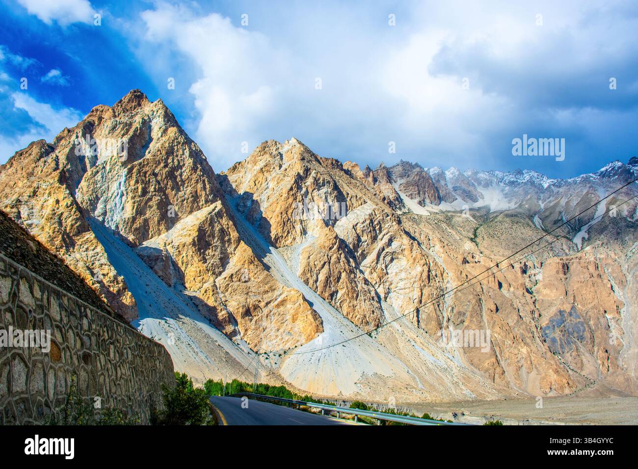 A jaw-dropping panorama of the Passu Cones flanking the Karakoram ...
