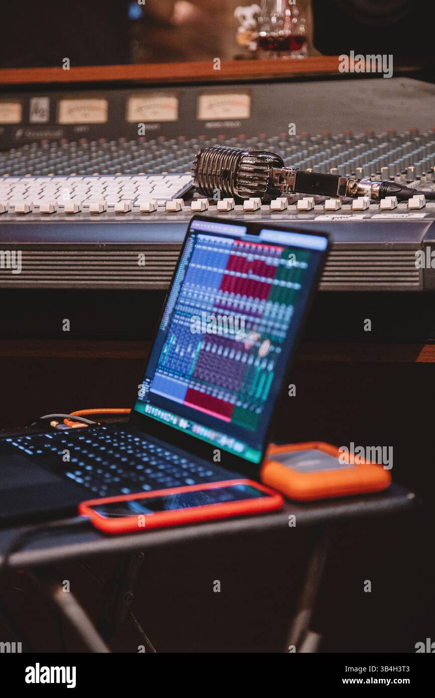 Recording in progress music hi-res stock photography and images - Alamy