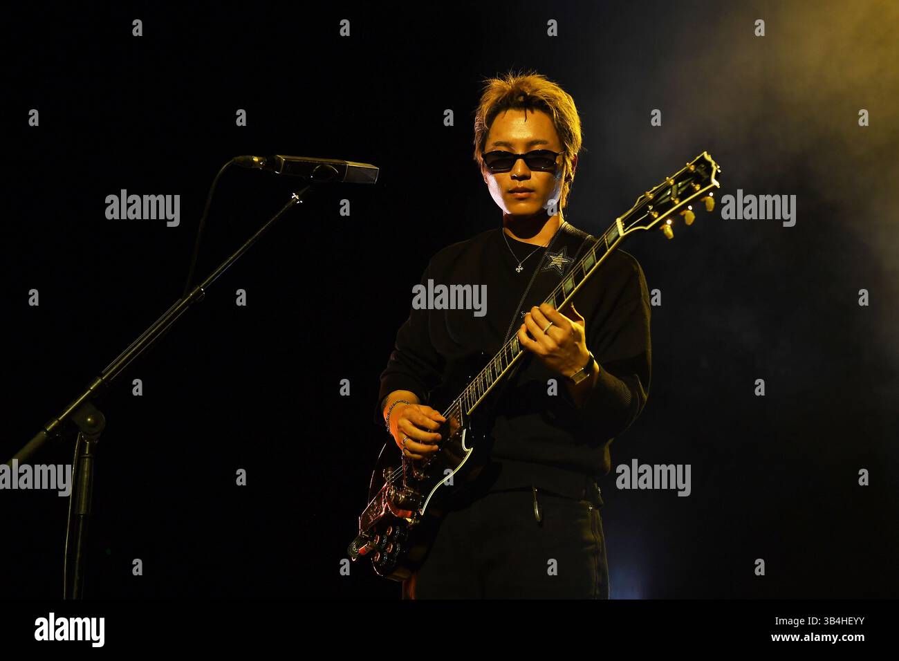 LONDON, ENGLAND - APRIL 29: Kim Daniel of ‘Wave to Earth’ performing at ...