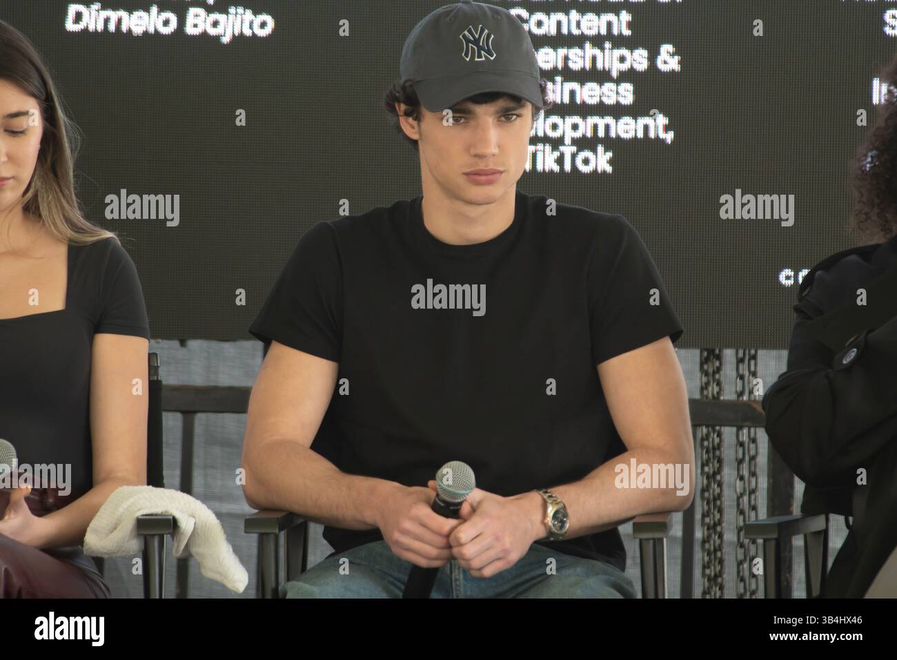 4/27/2025 In the picture Fernando Lindez Actor "dimelo bajito". the L.A ...