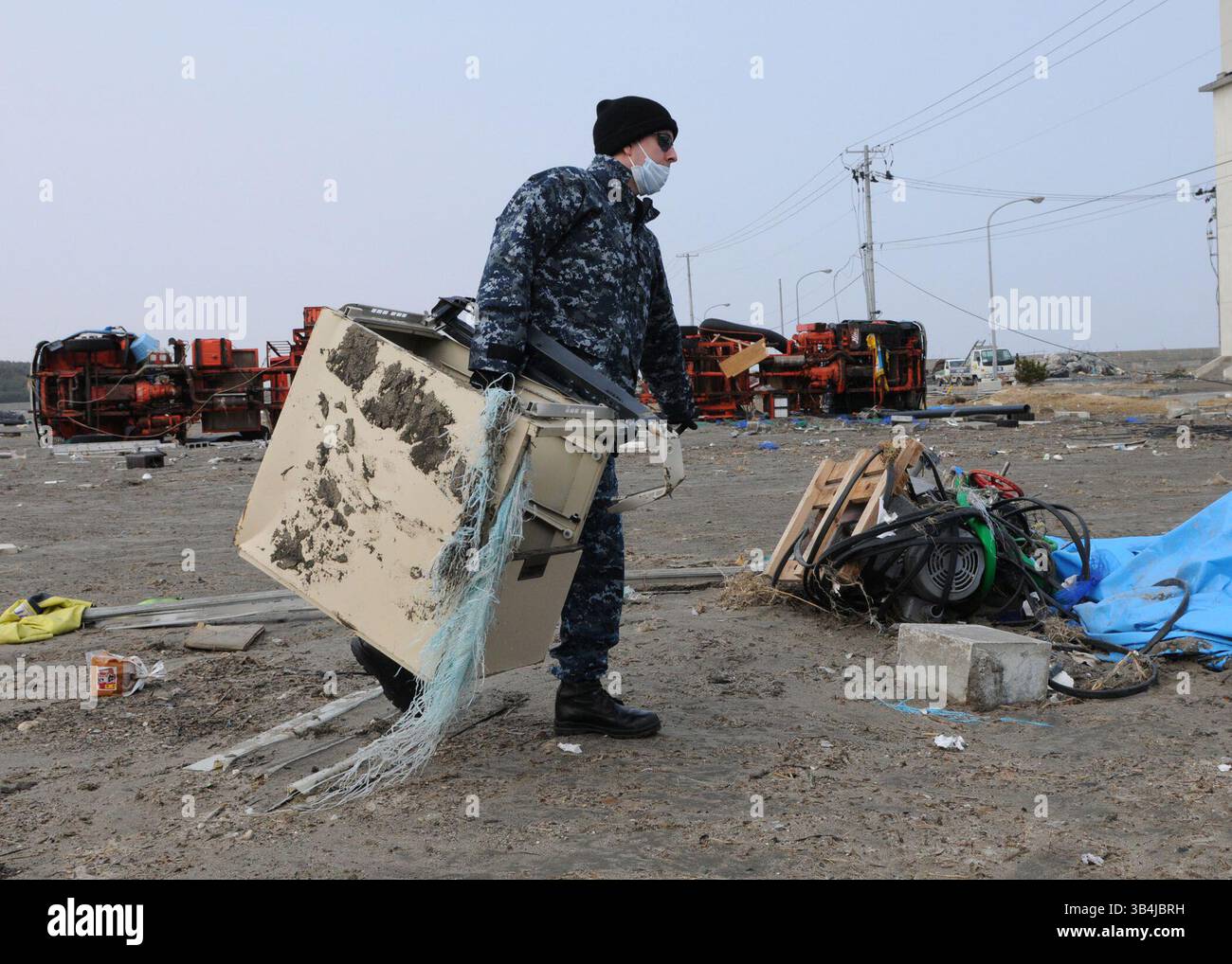 Tsunami debris personnel hi-res stock photography and images - Alamy