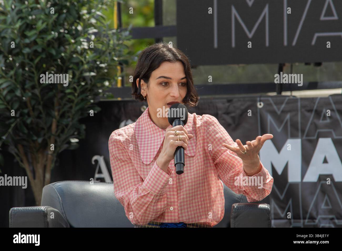4/27/2025 In the picture Jenny Slate is an American actress, comedian ...