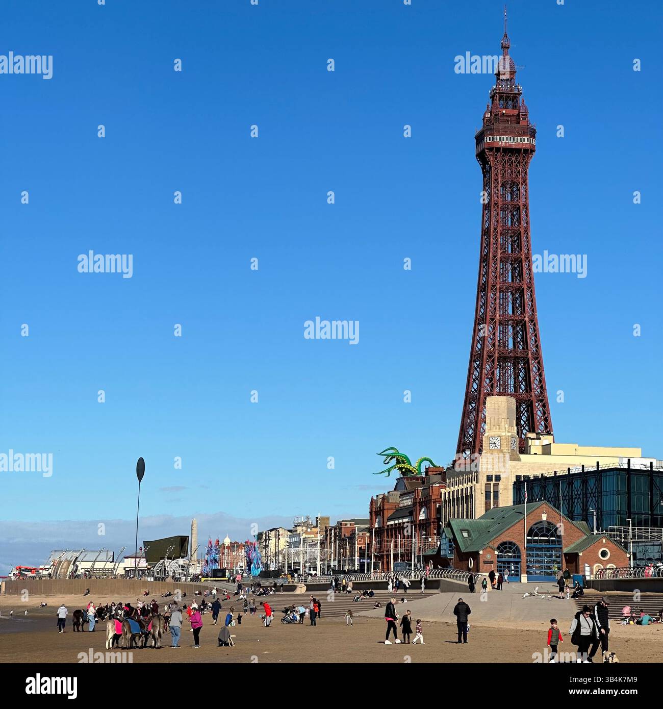 Scene from on the town smartphone stock photos and images - Alamy