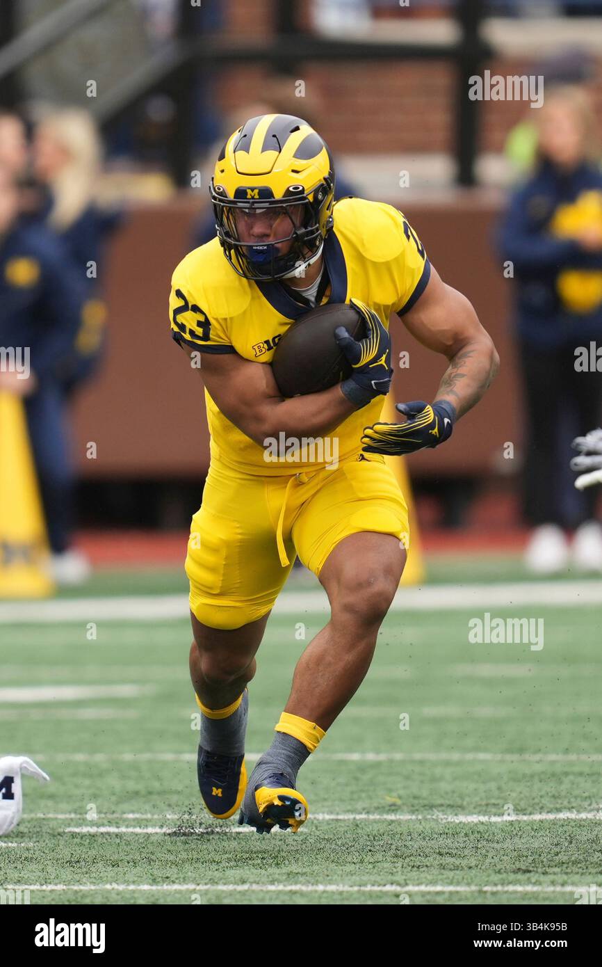 Michigan running back Jordan Marshall (23) runs the ball during an NCAA ...