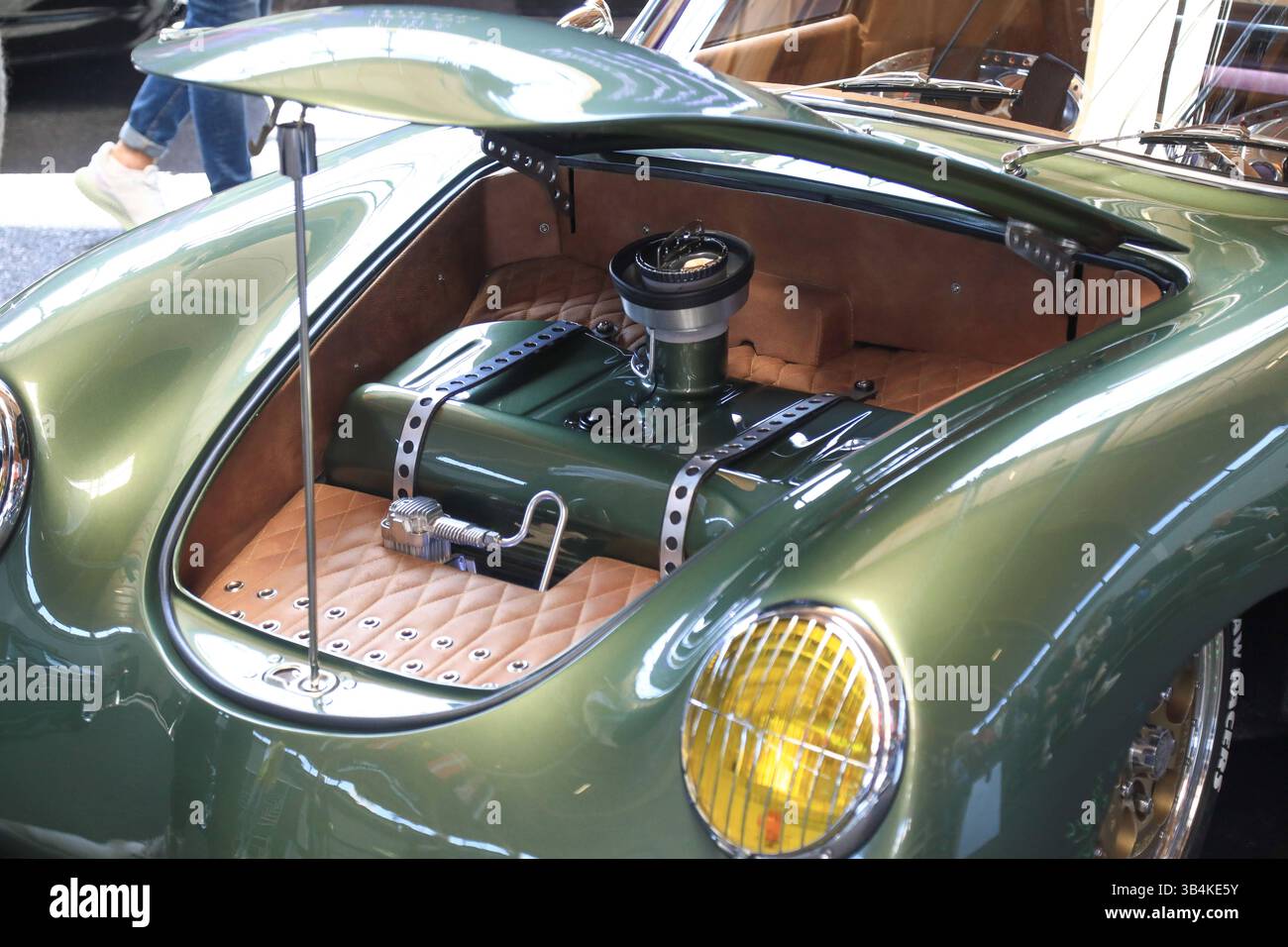 Tuning World Bodensee in Friedrichshafen Porsche 356 Outlaw von James ...