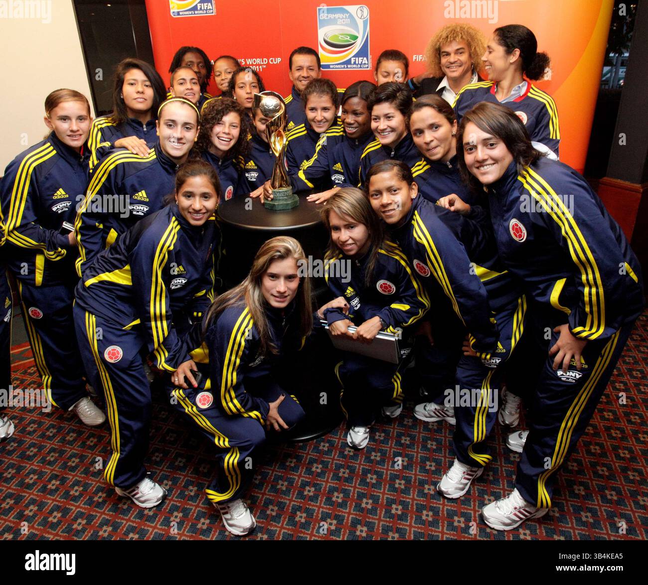 El trofeo de la copa fa hi-res stock photography and images - Alamy