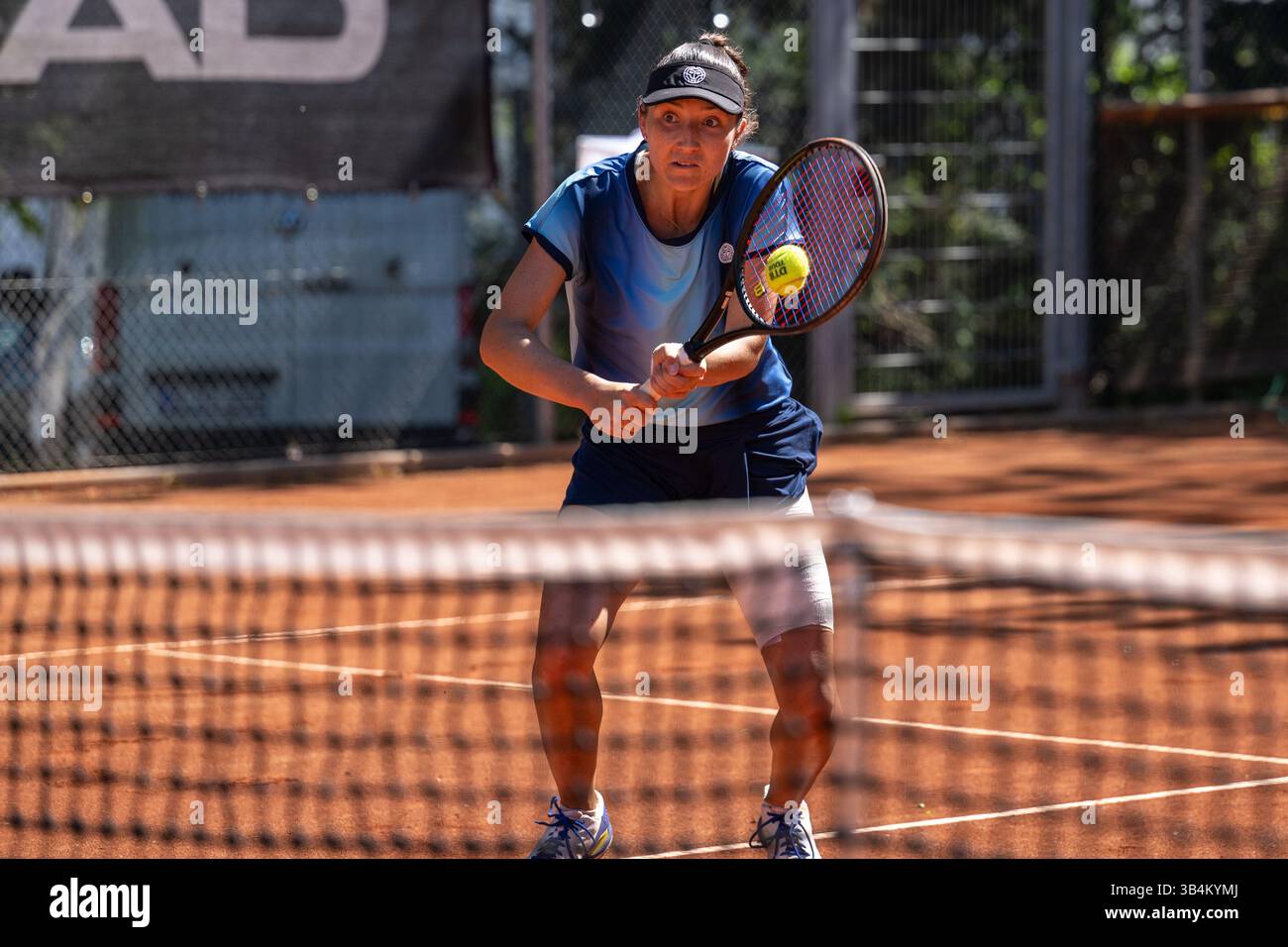 Leonie Kung (SUI) spielt den Ball Stock Photo - Alamy