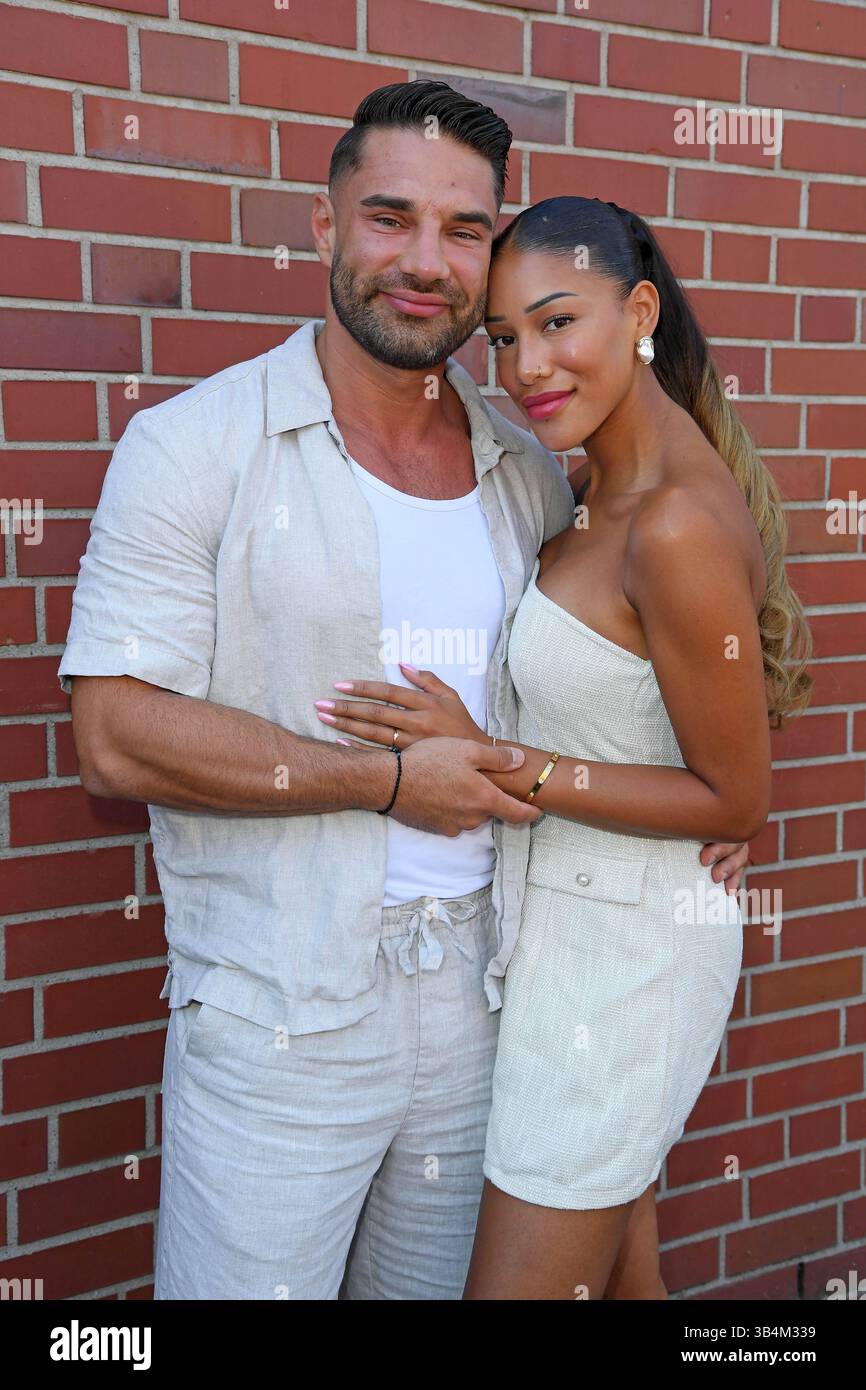 Aleks Petrovic mit Freundin Vanessa Nwattu beim KAMPF DER REALITYSTARS ...