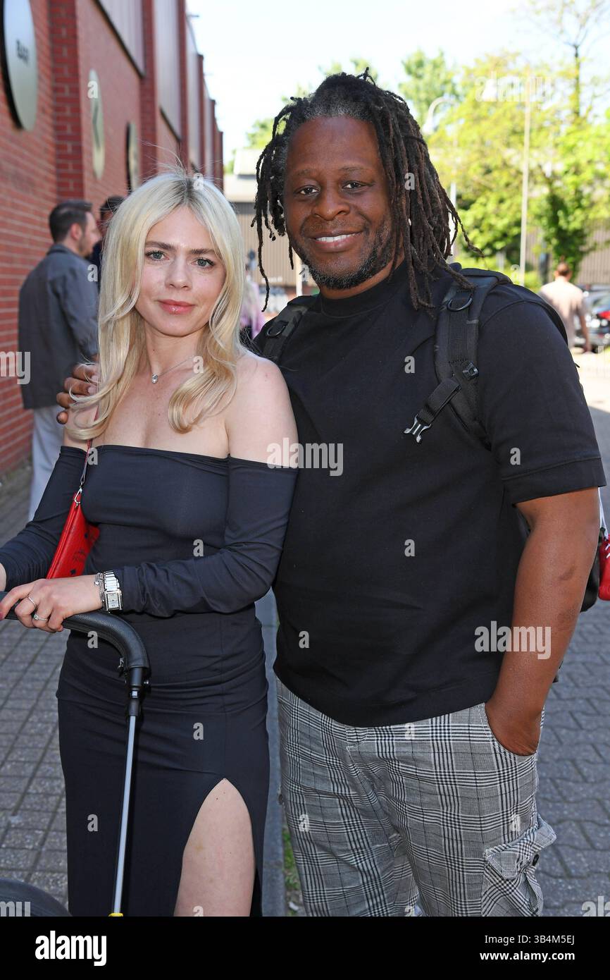 Mola Adebisi mit Ehefrau Adelina Zilai beim KAMPF DER REALITYSTARS 6 ...