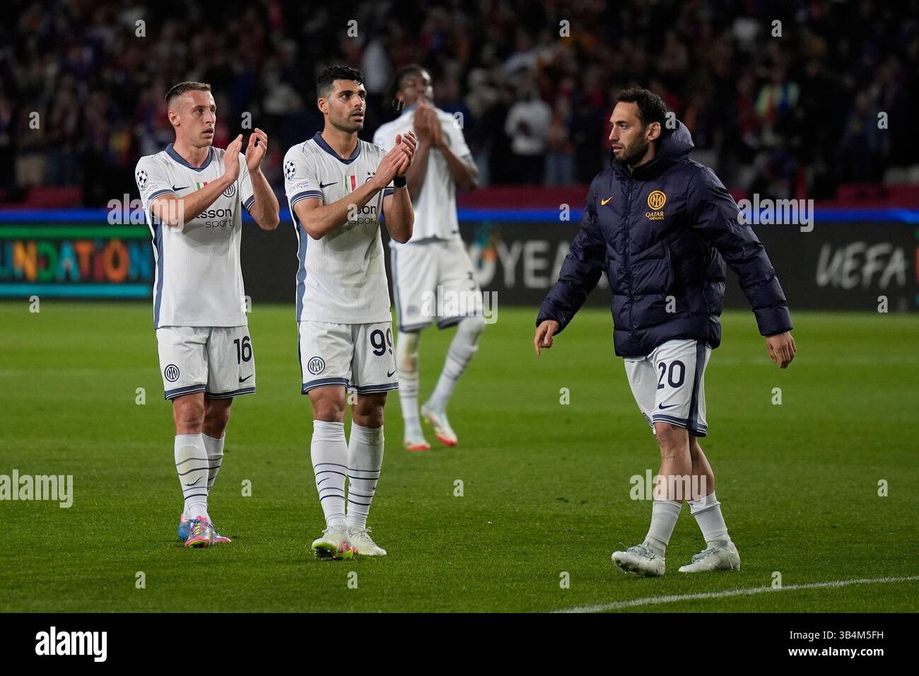 Inter Milan players leave the pitch after the Champions League ...