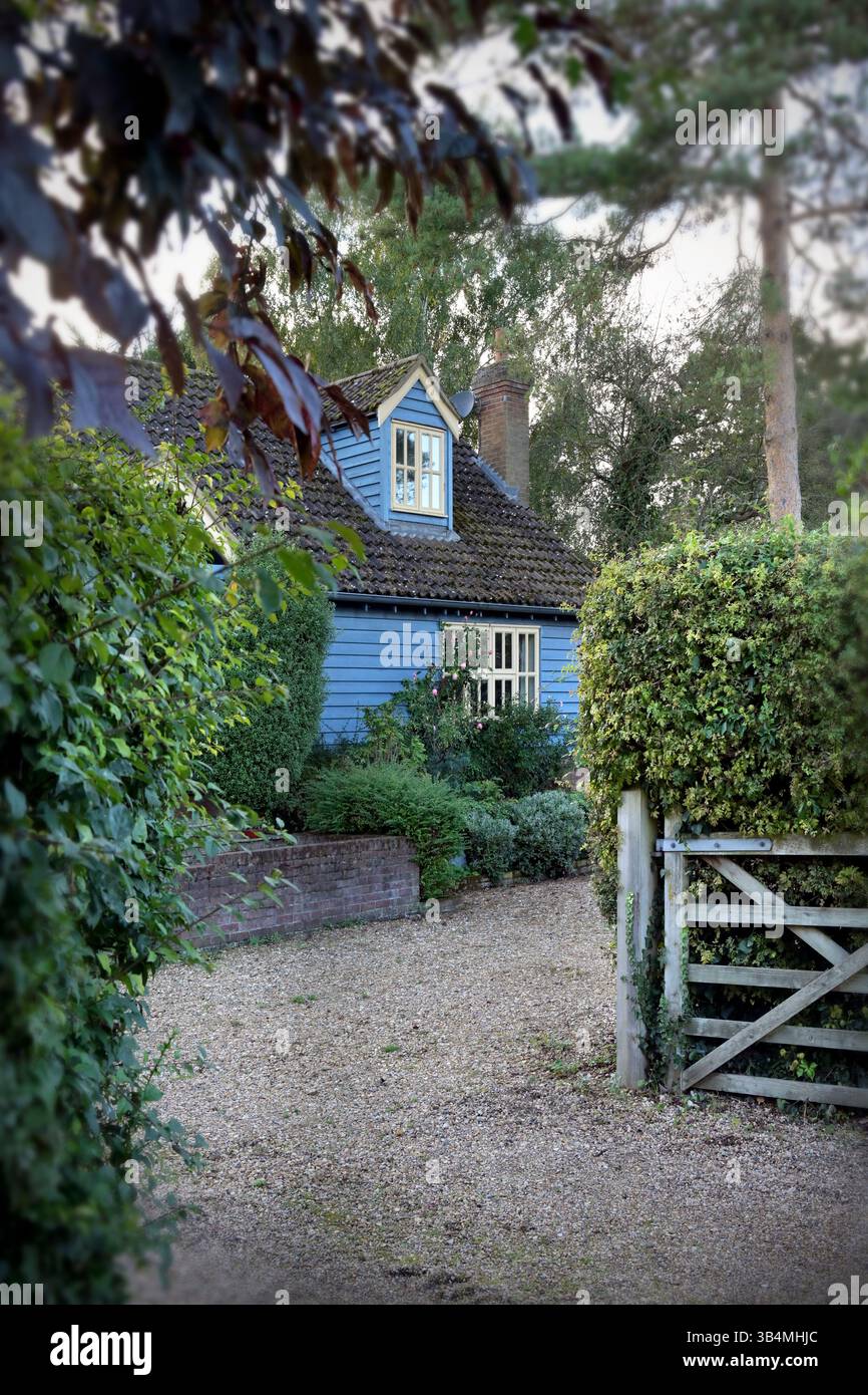England private country cottage hi-res stock photography and images - Alamy
