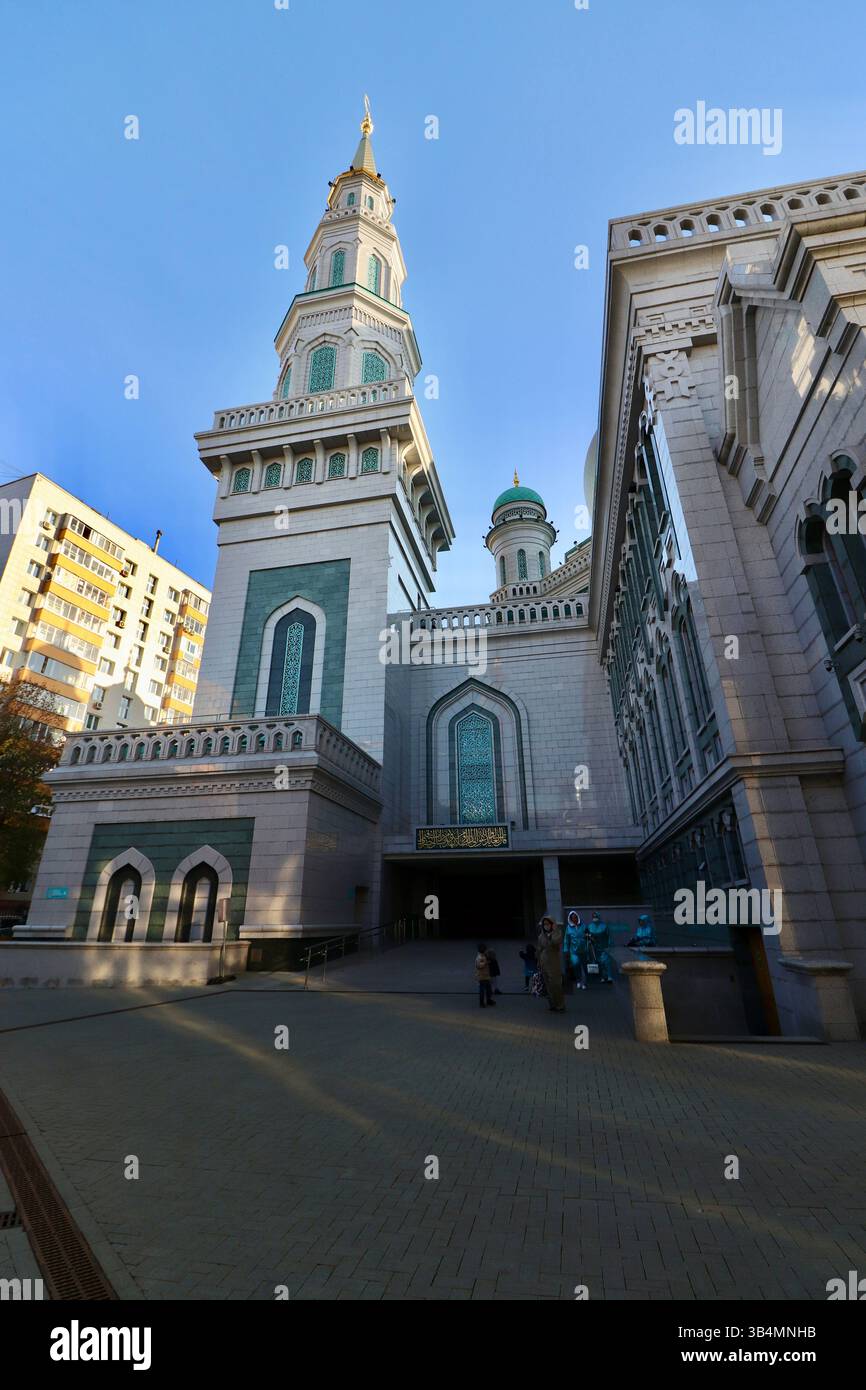 Exterior moscow cathedral mosque hi-res stock photography and images ...