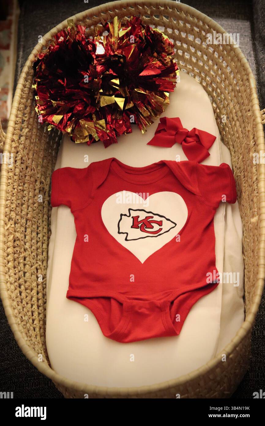 Baby cheerleader kc chiefs hi-res stock photography and images - Alamy