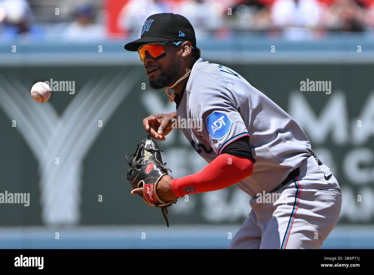 Miami Marlins second baseman Otto Lopez (6) bobbles the baseball ...