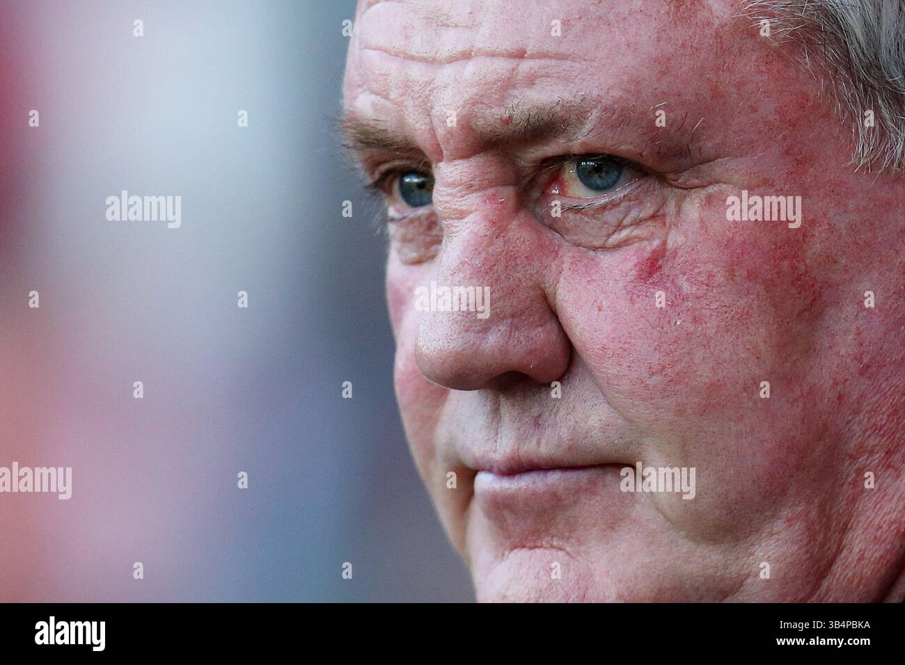 Blackpool manager Steve Bruce during the Sky Bet League One match at ...