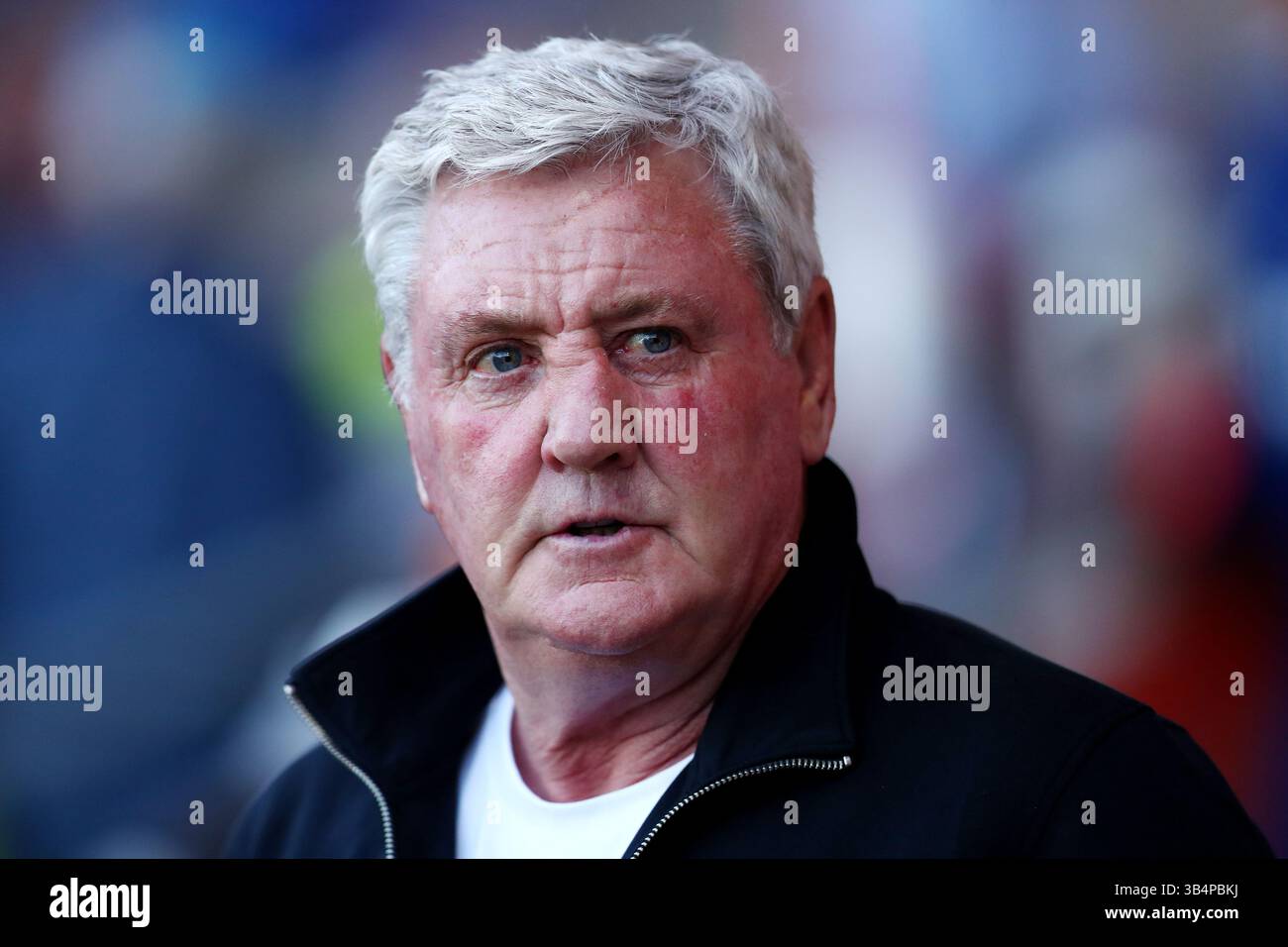 Blackpool manager Steve Bruce during the Sky Bet League One match at ...